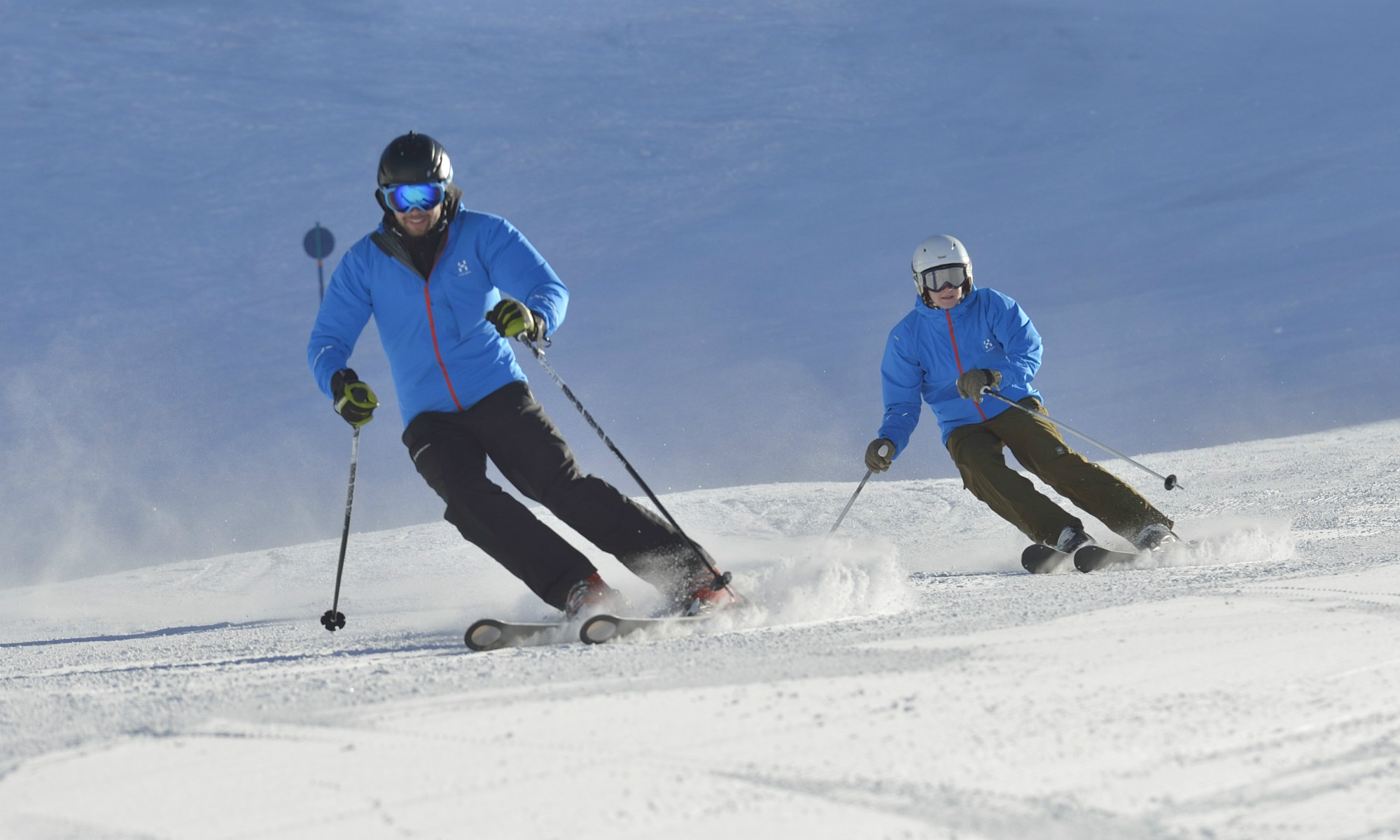 The Right Skiing Technique Swoop Downhill With Parallel Turns The Right Skiing Technique Swoop Downhill With Parallel Turns