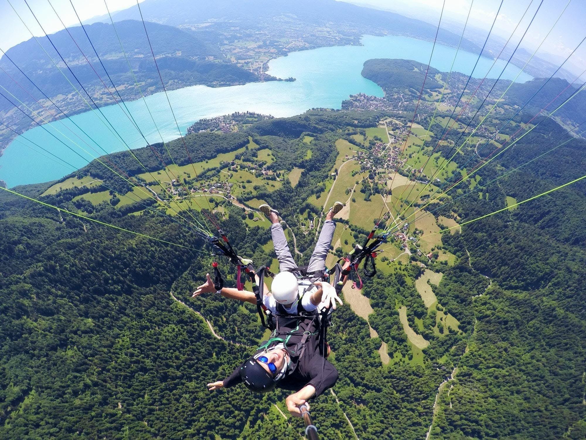 Paragliding in Annecy: 4 tips for your tandem flight - CheckYeti Blog
