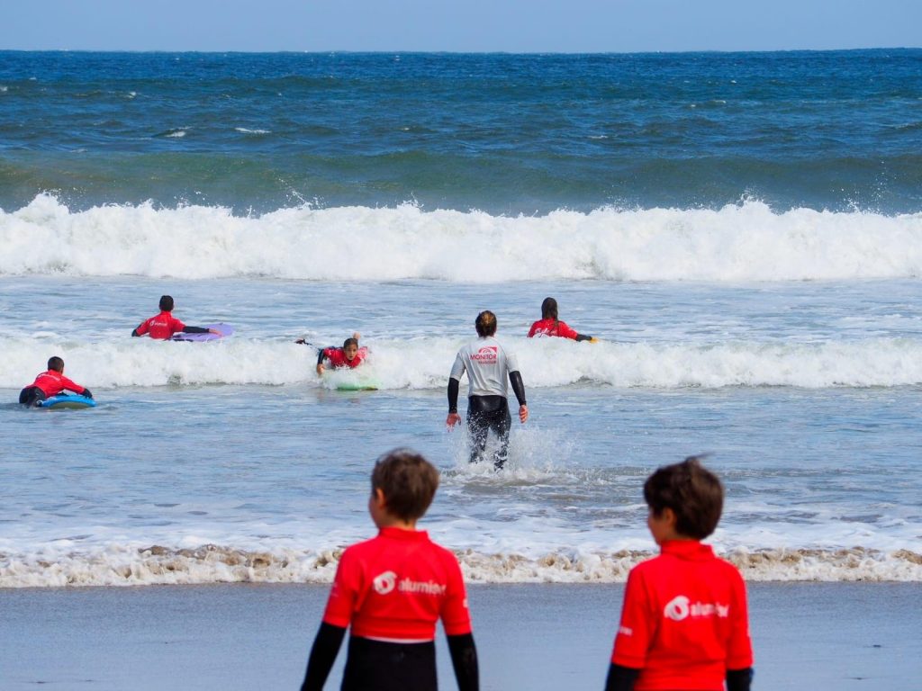 The 5 best spots to surf in Spain as a beginner - CheckYeti Blog